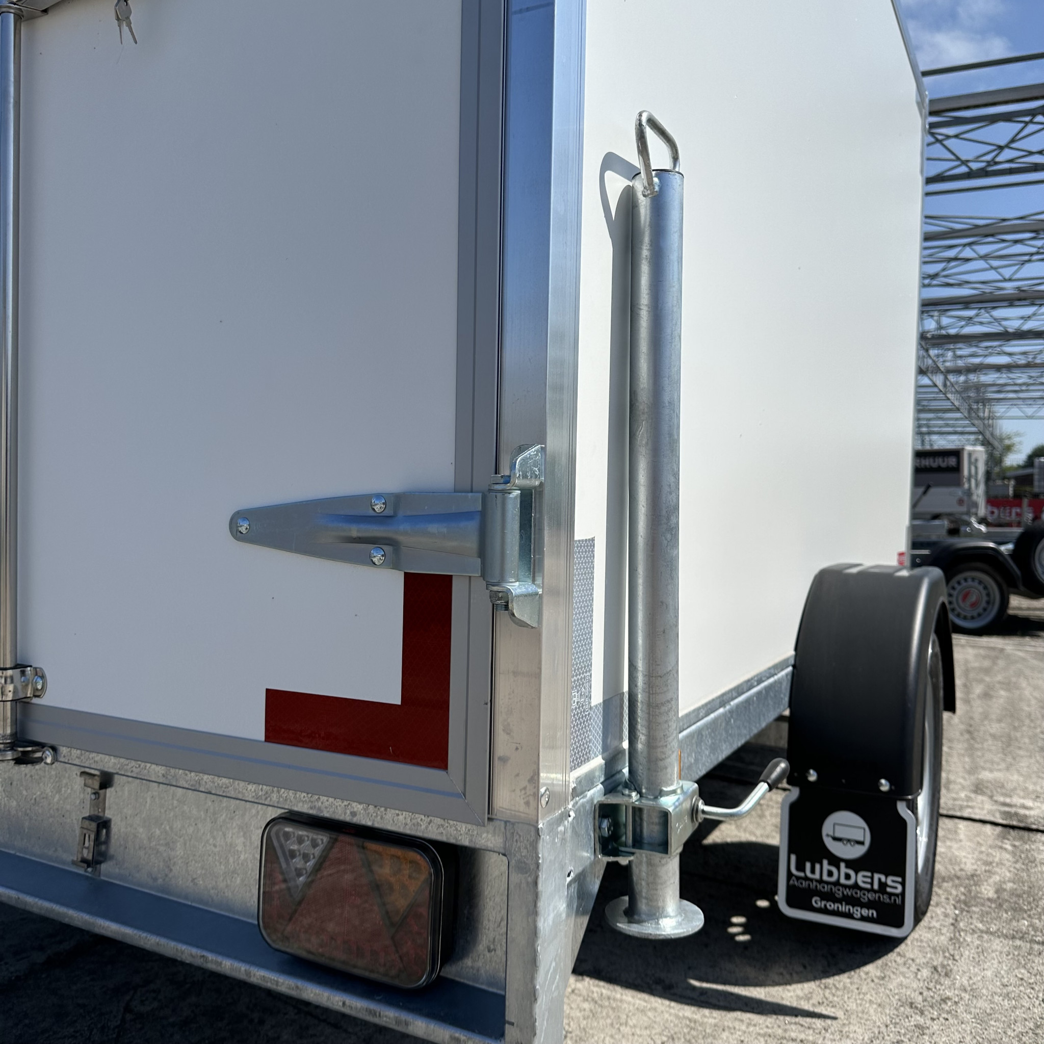 Vdm gesloten 300x150x150 1500kg geremd